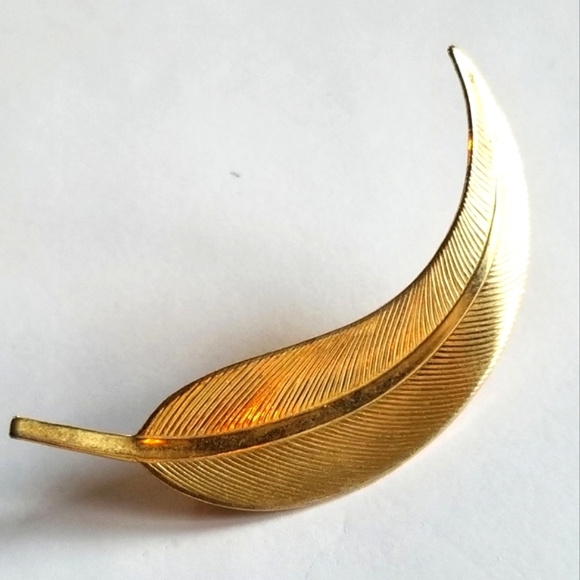 Vintage | Jewelry | Vintage Leaf Pin Gold Tone Brooch Feather Fall ...